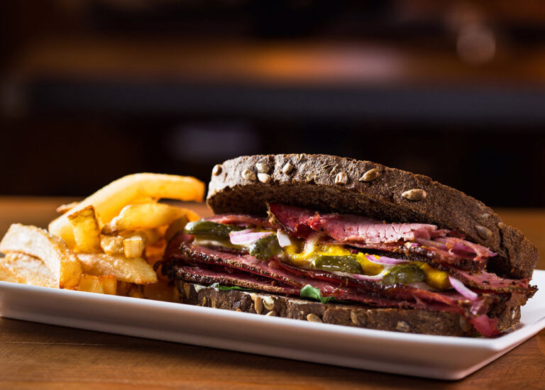 Pastrami: qué es y cómo se prepara su delicioso sándwich - Blog